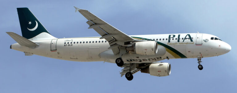Pakistan'da Airbus A320 evlerin üzerine düştü - ShiftDelete.Net