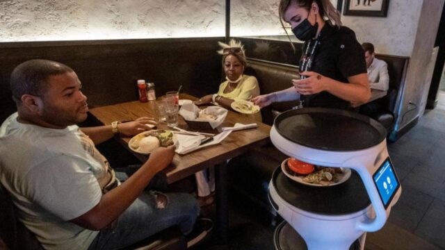 Robot garson, restoranda bahşiş artışına neden oldu! - ShiftDelete.Net