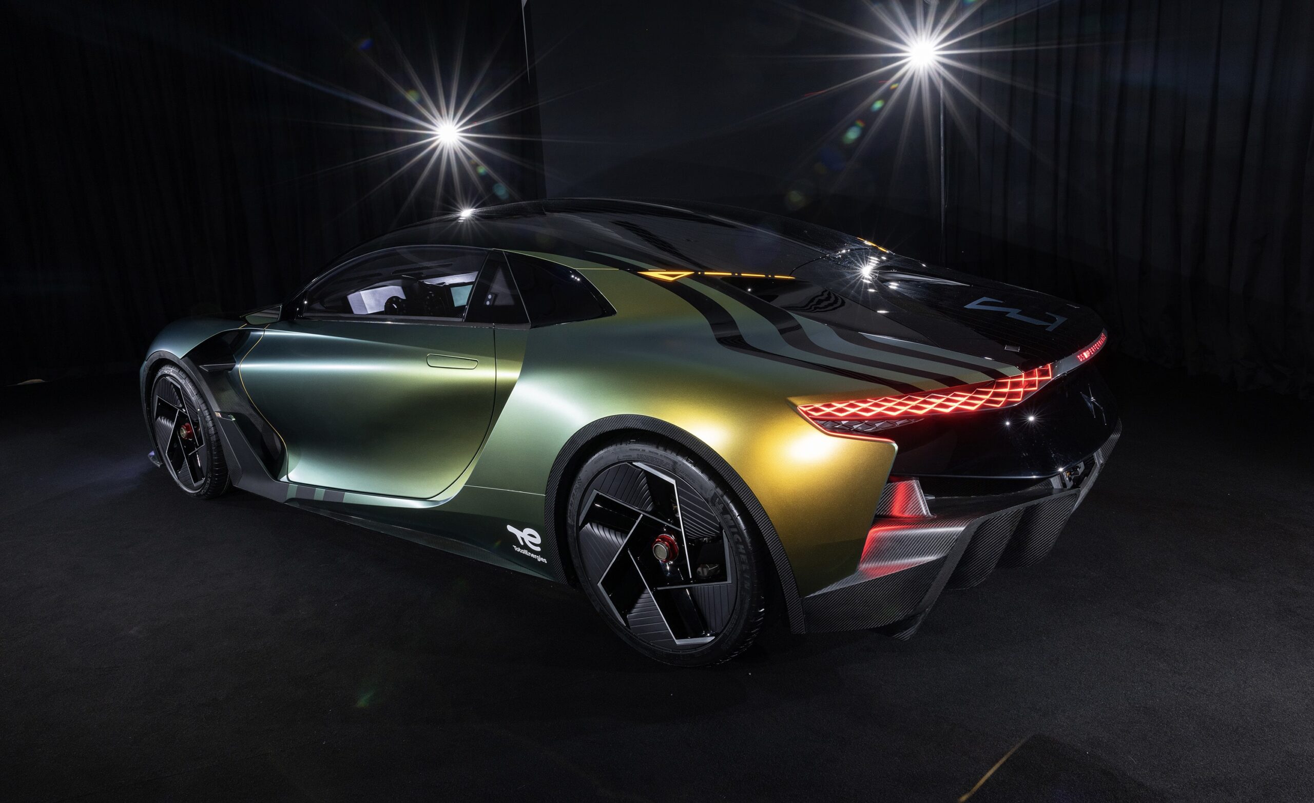 DS E-Tense Performance özellikleri ile sınırları zorluyor ...