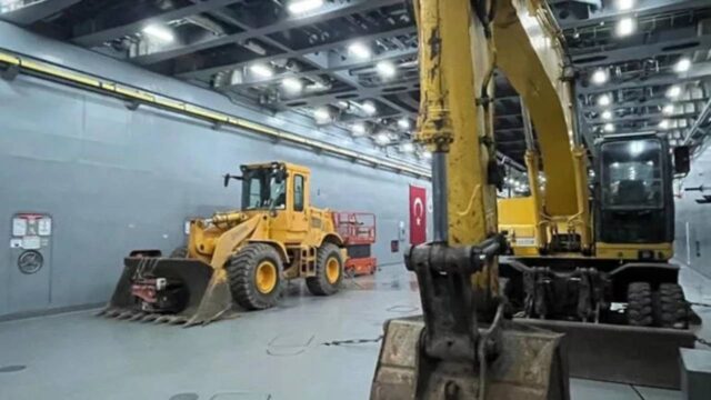 Gemiler yola çıktı: İş makineleri deprem bölgesine gidiyor! -SDN Gemiler yola çıktı: İş makineleri deprem bölgesine gidiyor! -SDN