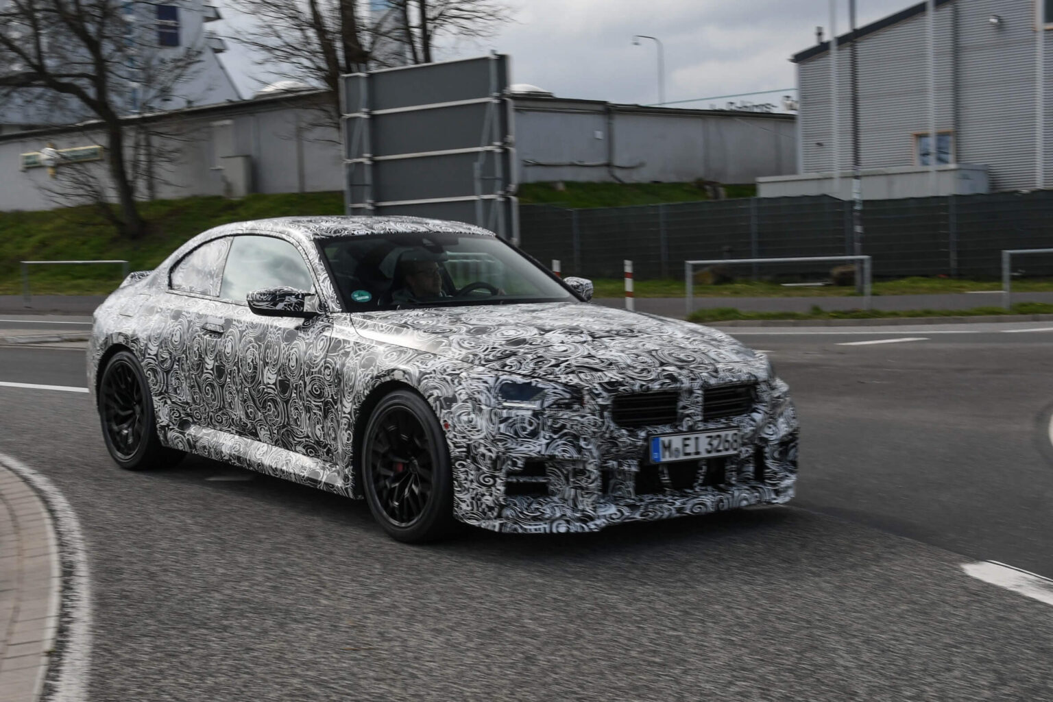 2025 BMW M2 CS'nin kamuflajlı fotoğrafları sızdırıldı - ShiftDelete.Net