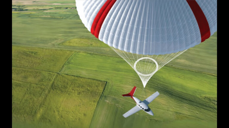Paraşütlü uçak olur mu? İşte karşınızda Cırrus Vision Jet ...