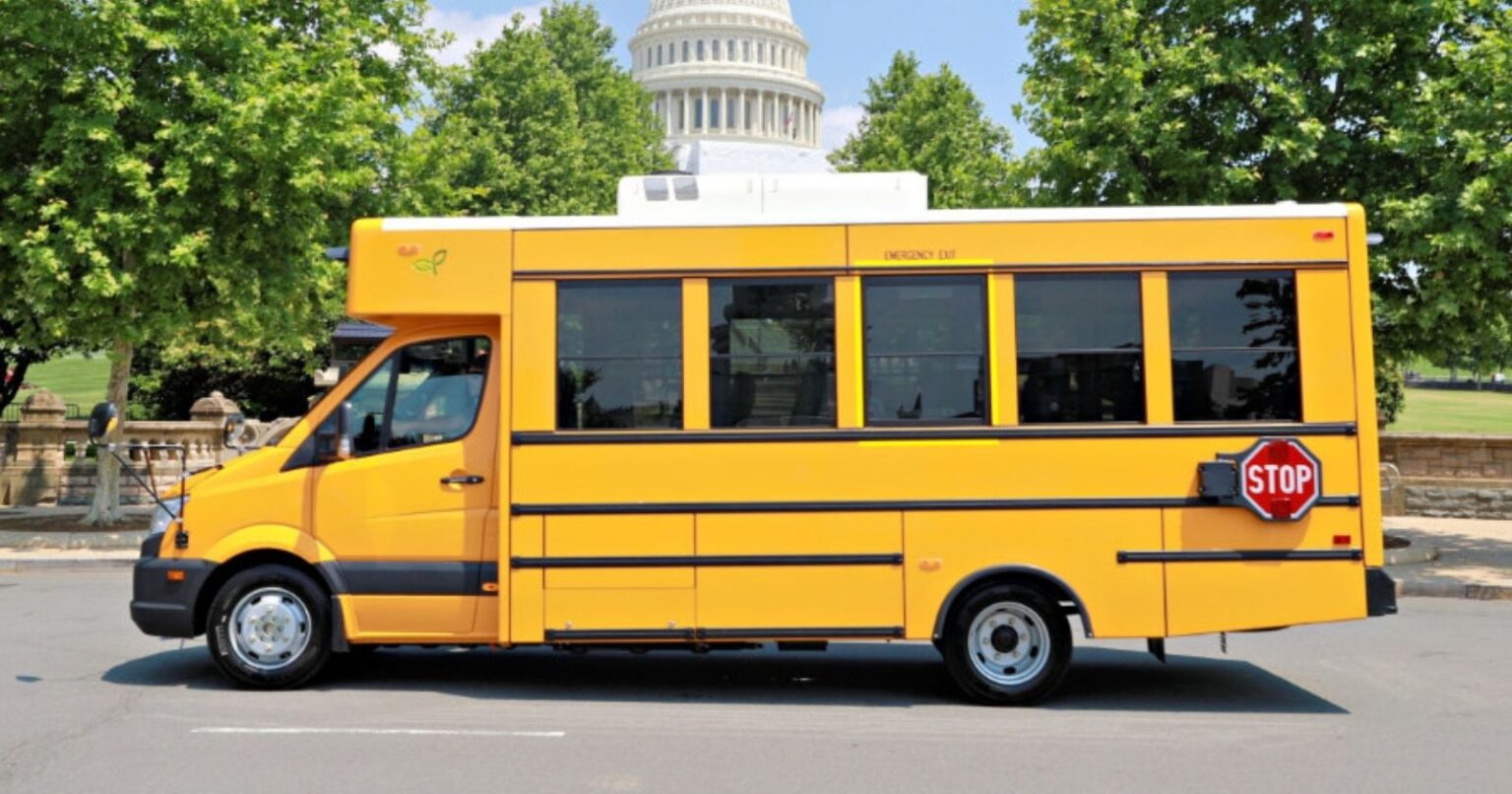 90 kişi taşıyor üstelik elektrikli: İşte GreenPower Mega Beast! SDN