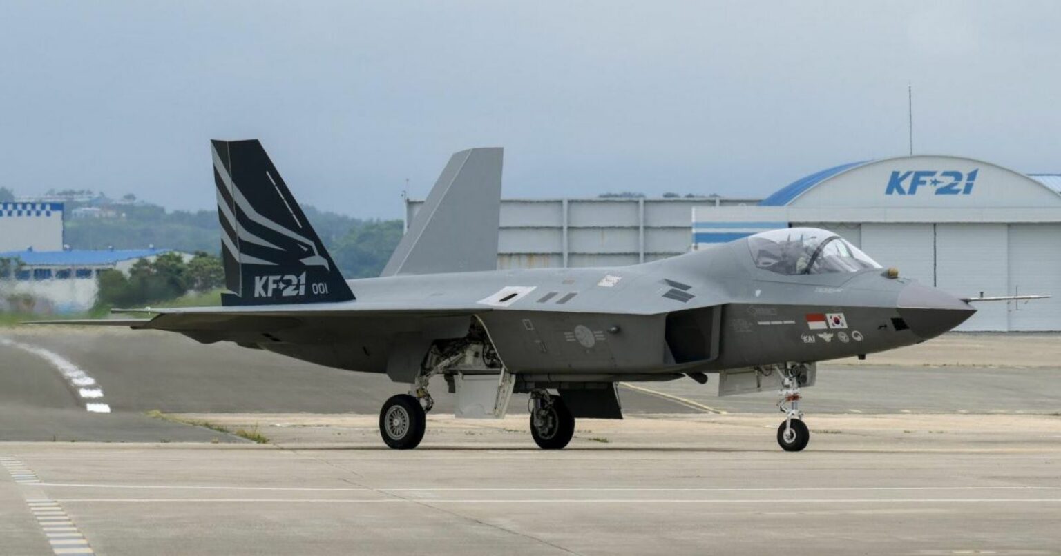 F-22 ve F-35 türevi Koreli KF-21! - SDN