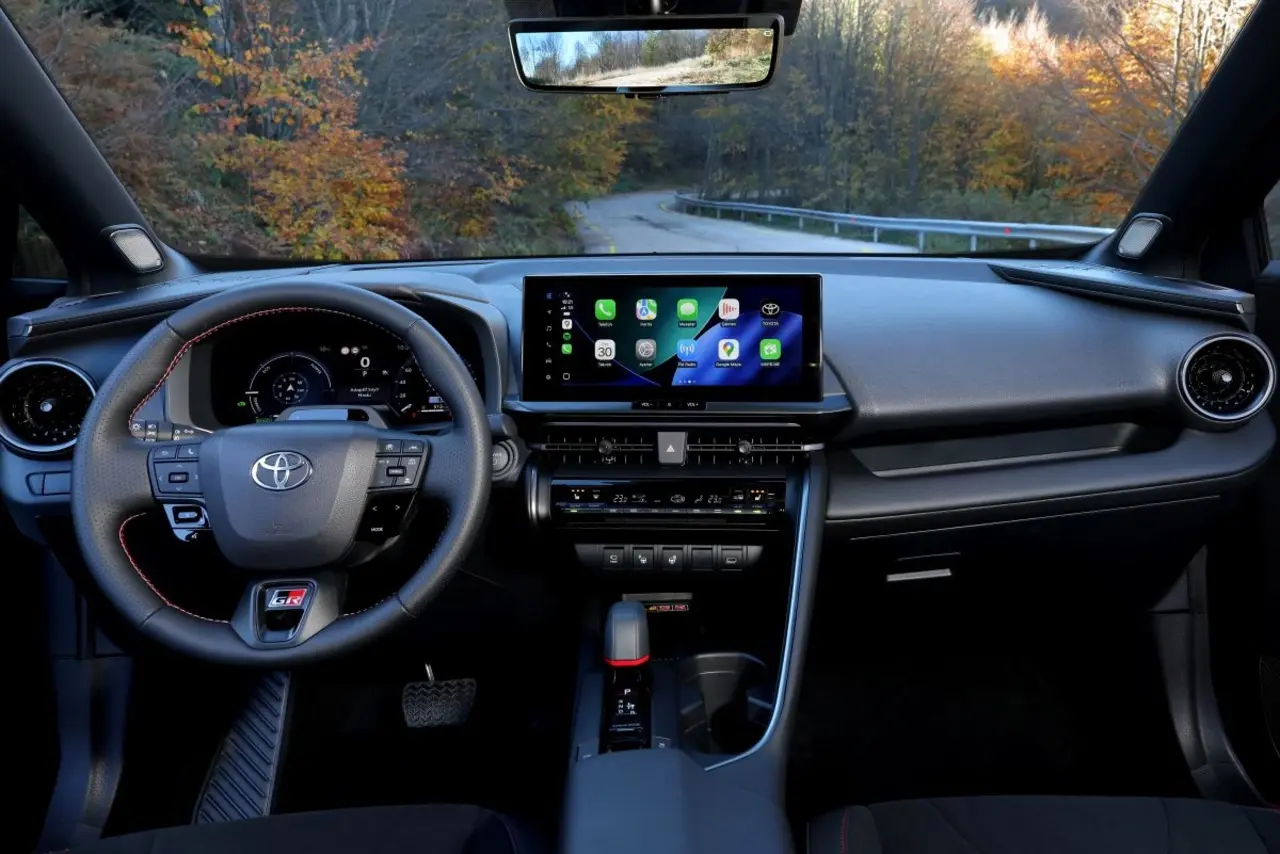 Yeni Toyota C-HR Hybrid GR SPORT Türkiye'de - ShiftDelete.Net